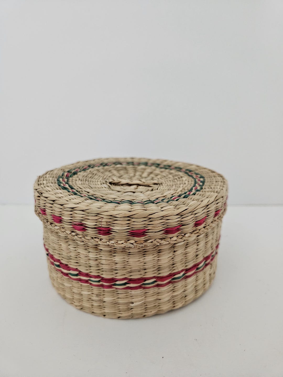 Vintage Small Red and Green Hand-woven Sweetgrass Basket With Lid - Etsy