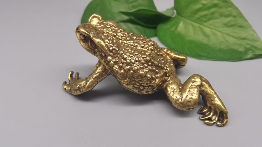 Antique and Old Handmade Small Toad, Hand Piece Personalized Tea Pet ...