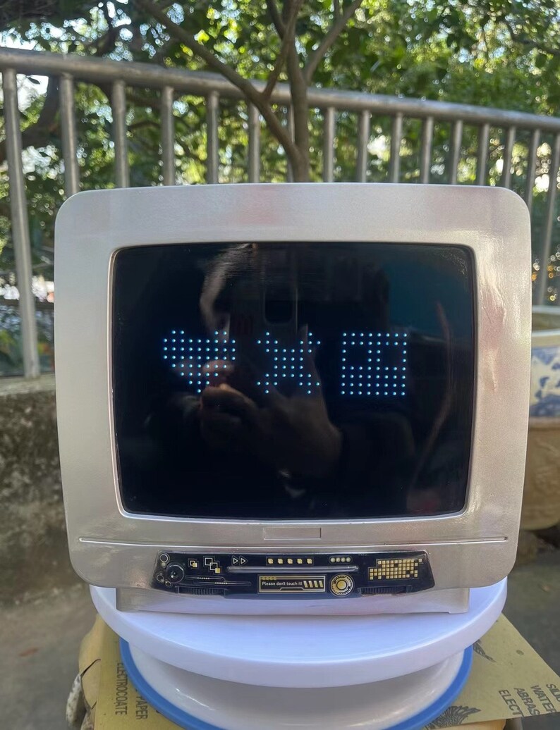 Customized Old-Fashioned TV Monitor Monitoring Transformation TV Head ...