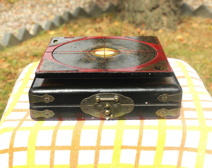 Vintage Chinese Luo Pan Feng Shui Compass in a Beautifully Embossed ...