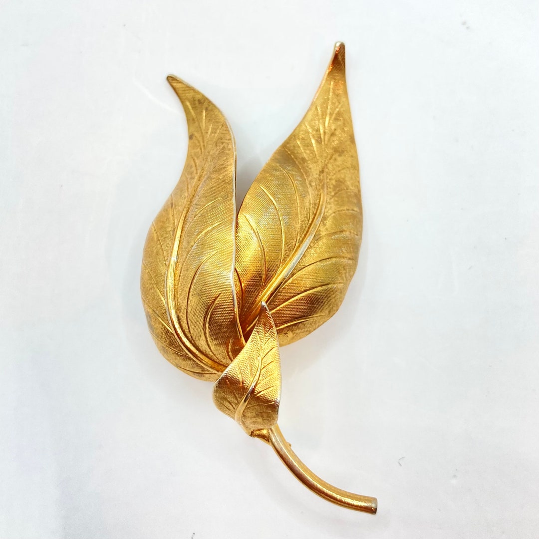 Vintage Vtg Three Leaf Leaves 1960s Brooch Gold Tone Domed Undulating ...