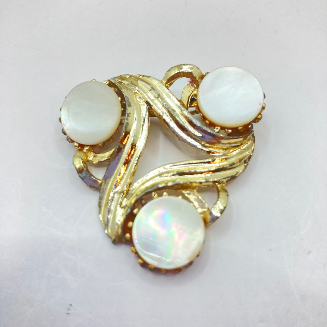 Vintage Vtg MCM Mother of Pearl Abstract Triangular Gold Tone Brooch ...