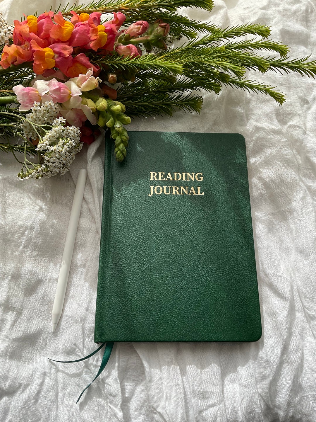 Reading Journal for Book Lovers – Book Review Log & TBR Tracker ...