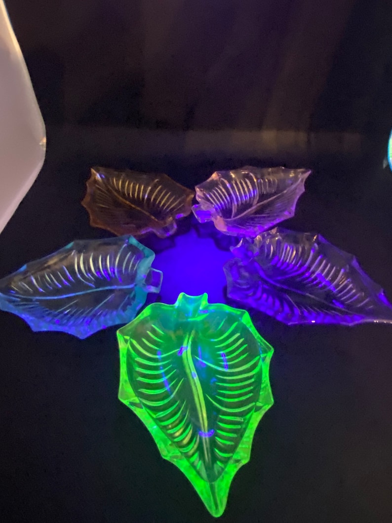 Vintage Glass Peedee Leaf Dish Set of 5 - Etsy