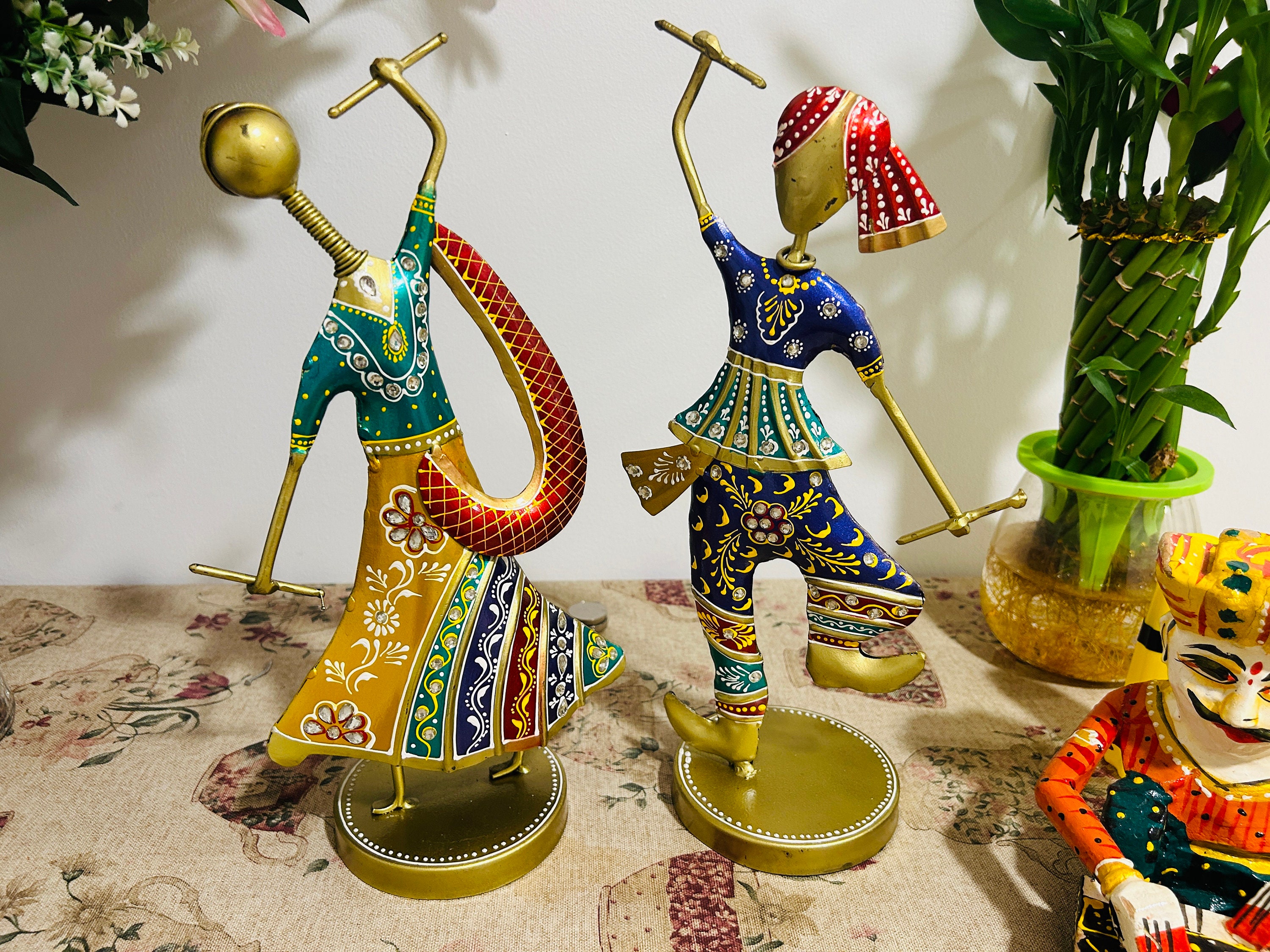 Wrought Iron Dancing Couple Showpiece Indian Standing Decorative ...