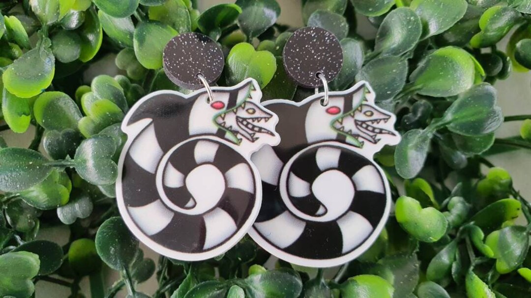 Beetlejuice Sandworm Statement Earrings - Etsy