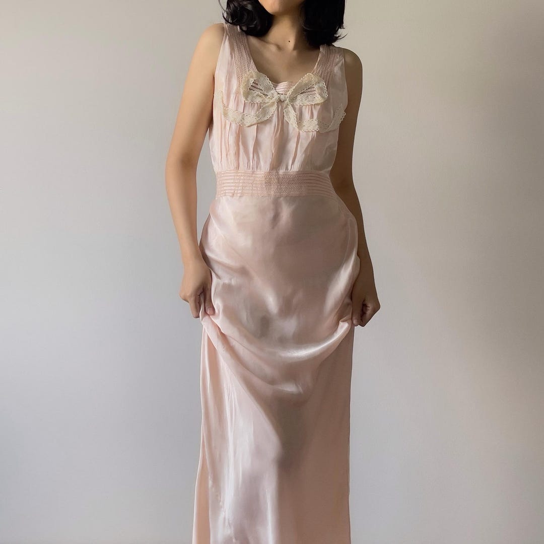 Vintage 1940s Peach Satin Nightgown (M-L) - Etsy