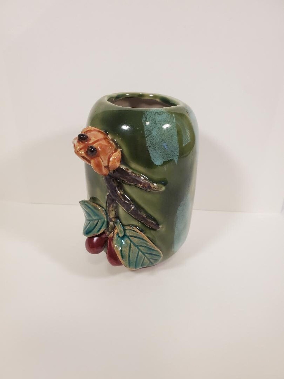 FROG Vase Vintage Lily Pad Vase With Frog and Berries, Majolica Style ...