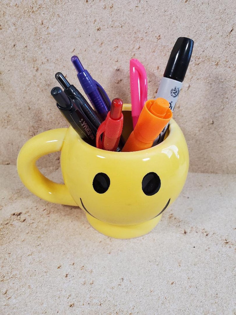 SMILEY FACE MUG Yellow, Vintage Yellow Happy Face Mug Vase, Smiley Face Pen and Pencil Holder ...