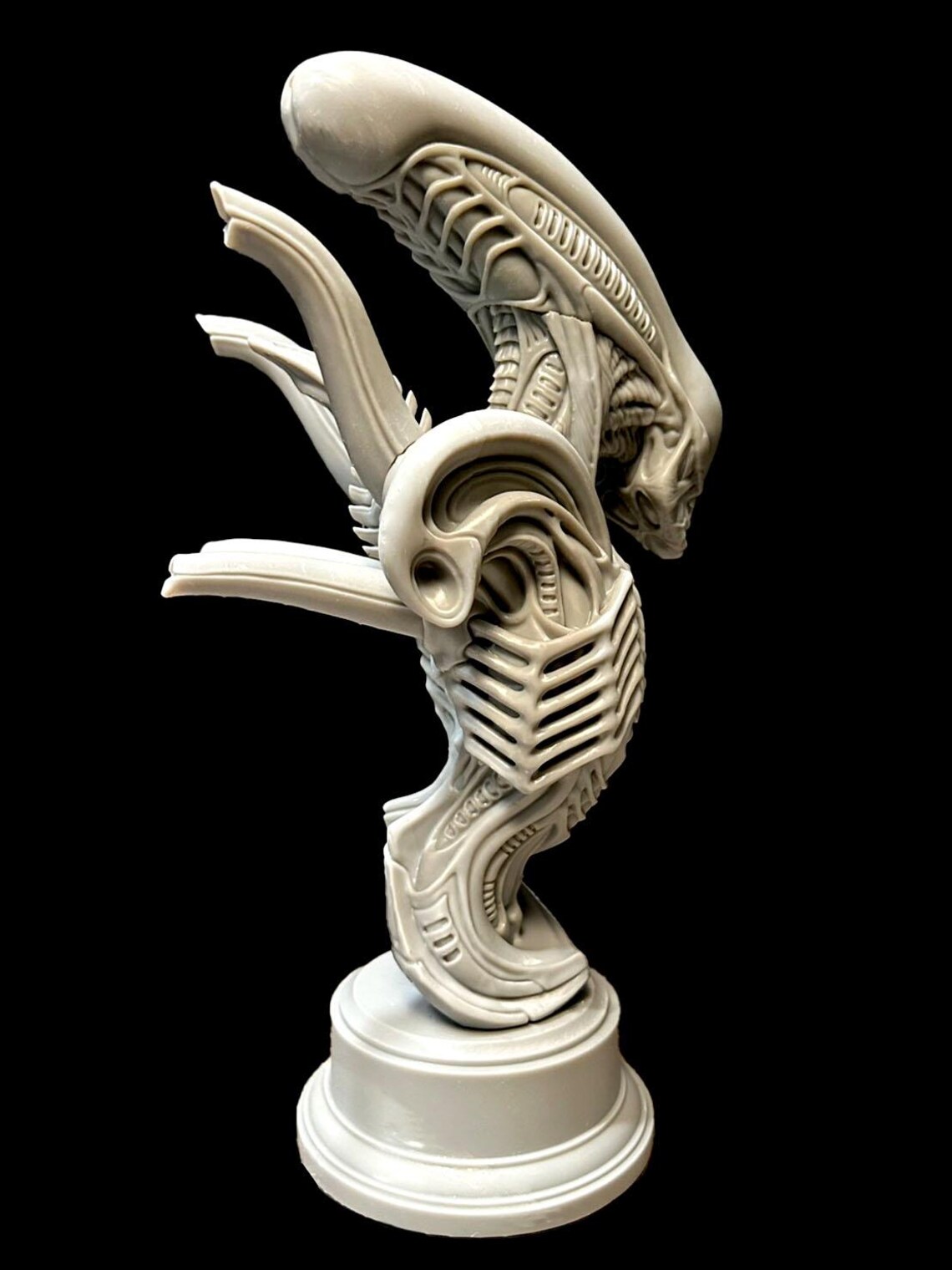 Xenomorph Gray Color,a Silent Predator in Sculptural Form , Amazing ...