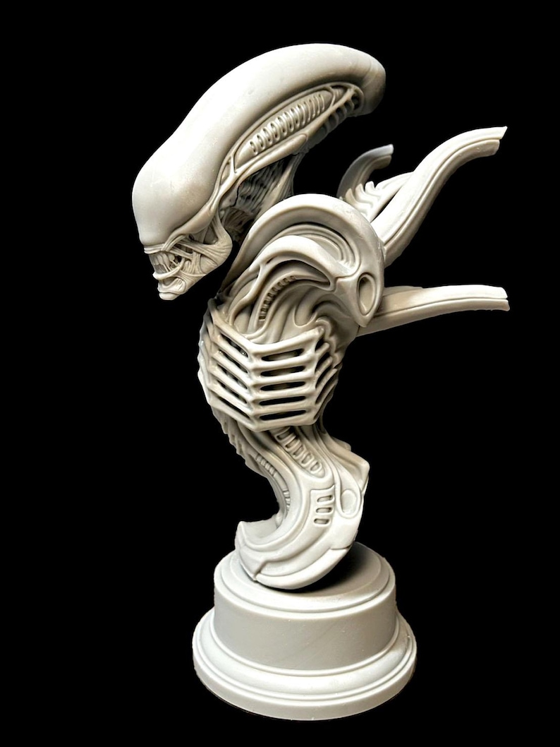 Xenomorph Gray Color,a Silent Predator in Sculptural Form , Amazing ...