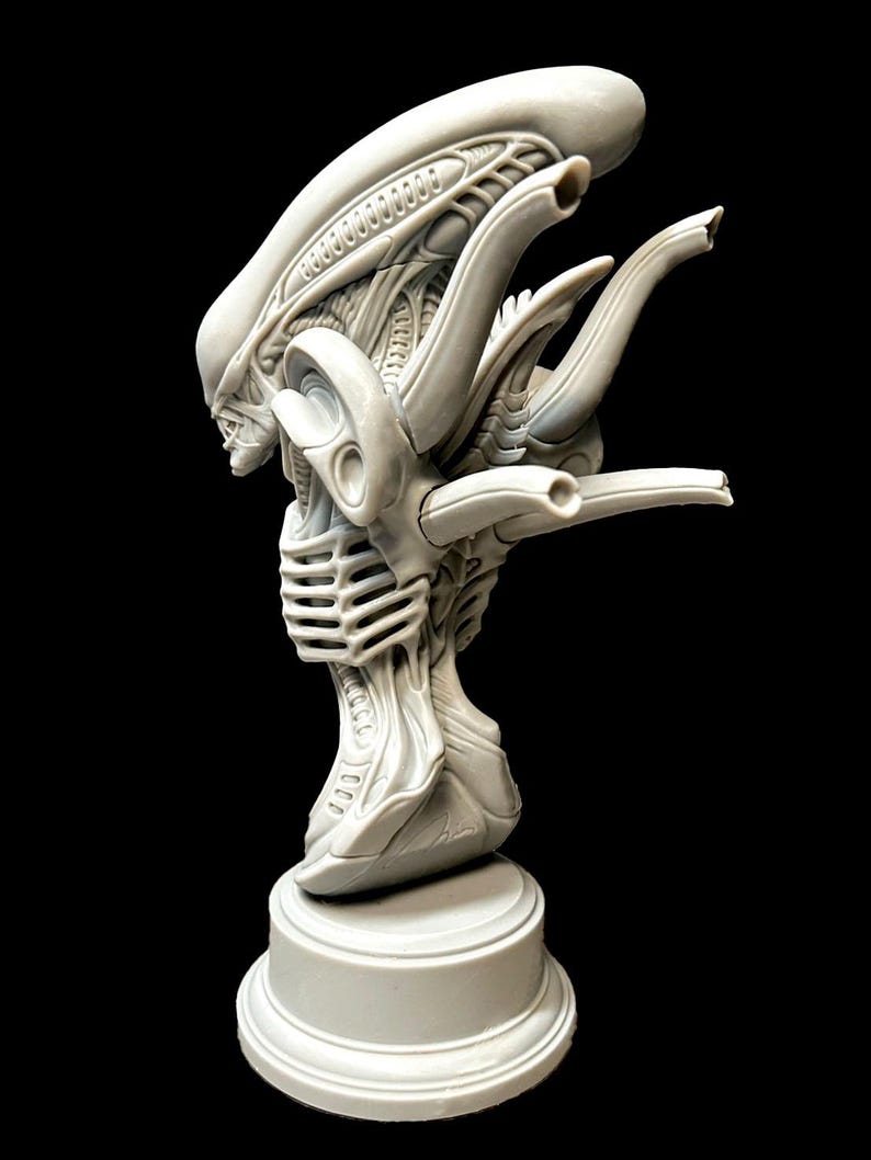 Xenomorph Gray Color,a Silent Predator in Sculptural Form , Amazing ...