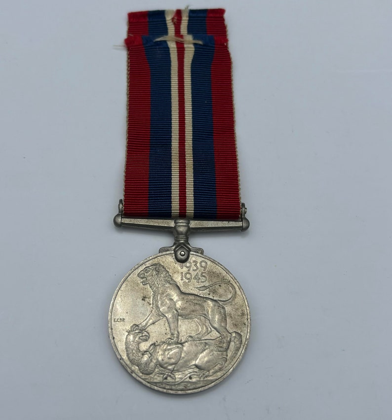 WWII British War Medal 1939 1945, Great Britain Army, Navy, Air Force ...