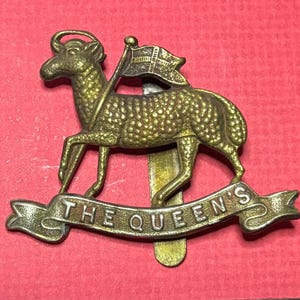 WWII THE QUEENS , Royal West Surrey Infantry Regiment Cap Badge ...