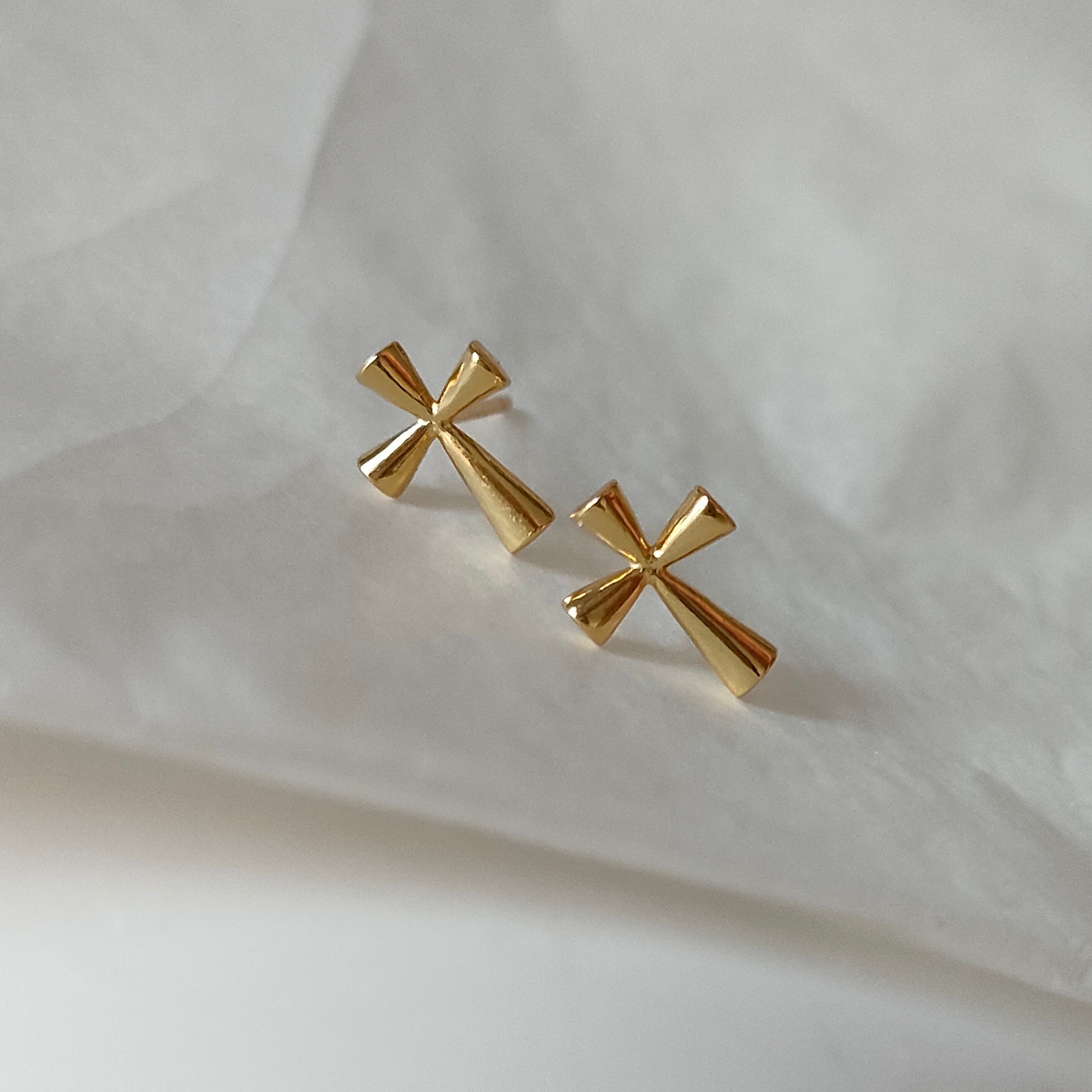 Tiny Cross Earrings Gold Cross Earrings Minimalist Cross - Etsy