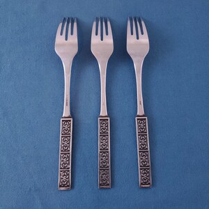 Stanley Roberts BURGUNTINE VELVET ~ Black Accent Stainless ~ Dinner ...