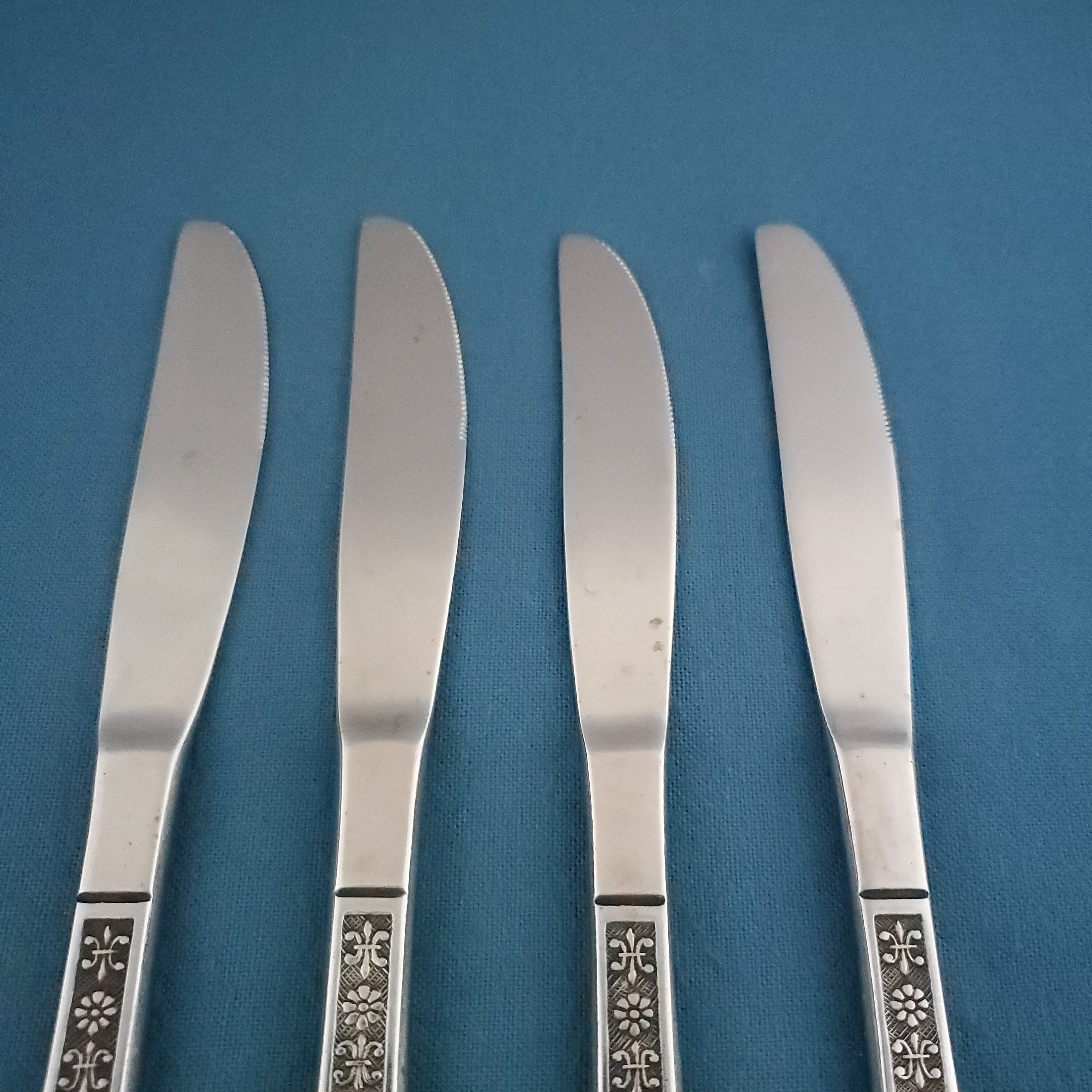 Interpur FLORENZ ~ 8 Petal ~ Dinner Knife 8 3/4" ~ Stainless W Black ...