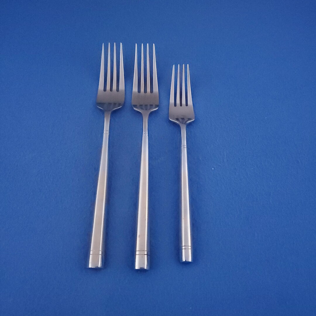 Hampton Silversmiths Ritz-frosted Stainless ~ (2) Dinner Forks 7 3/4 ...