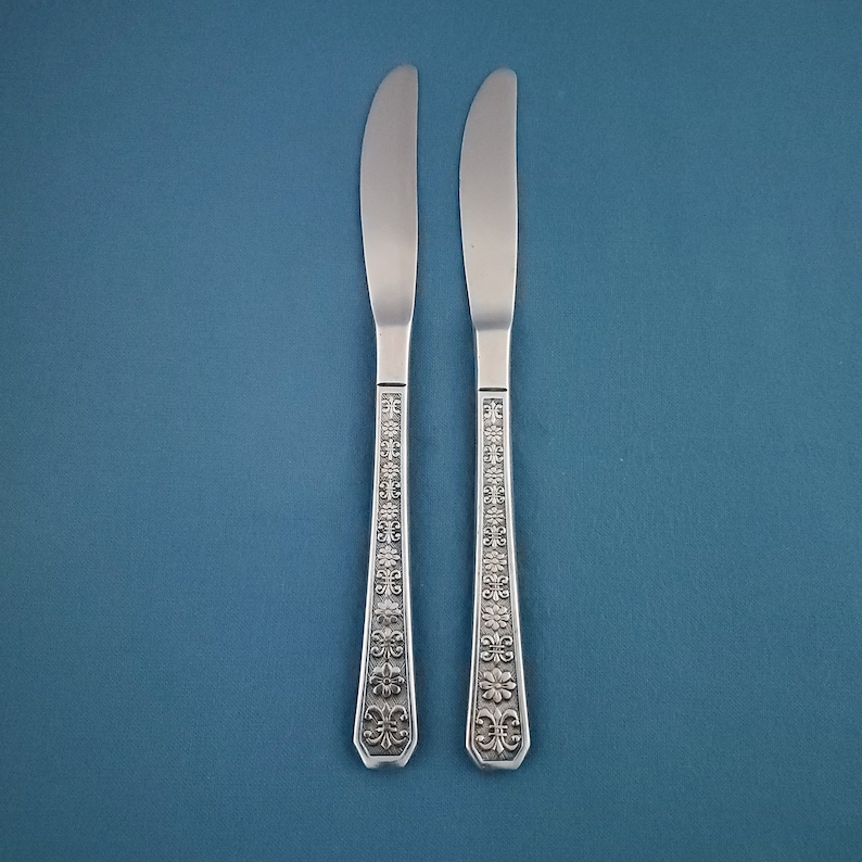 Interpur FLORENZ ~ 8 Petal ~ Dinner Knife 8 3/4" ~ Stainless W Black ...