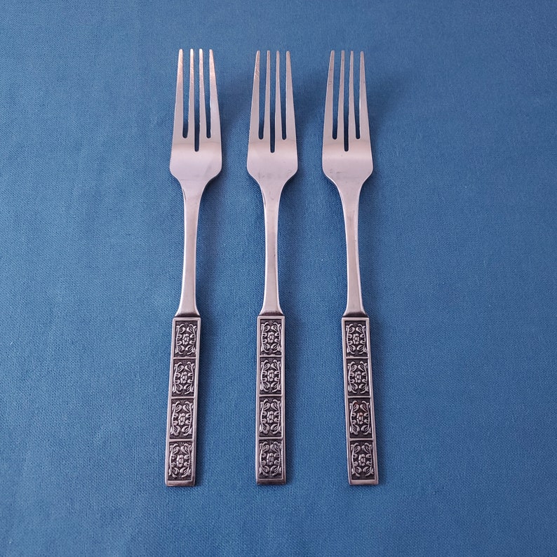 Stanley Roberts BURGUNTINE VELVET Black Accent Stainless Dinner Forks 7 5/8 Beautiful Vintage ...