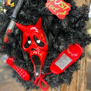 Scream Ghostface Wreath red Devil - Etsy