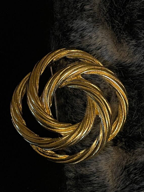 Monet Brooch Vintage Gold Tone Interlocking Circles C… - Gem