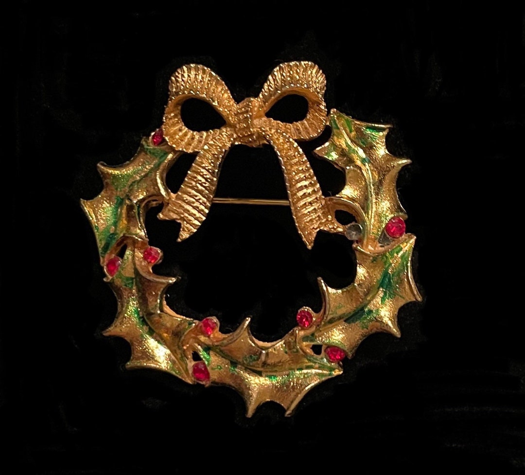 MYLU Brooch 1 3/4 Inch Gold Tone Christmas Wreath Pin With Green Enamel ...