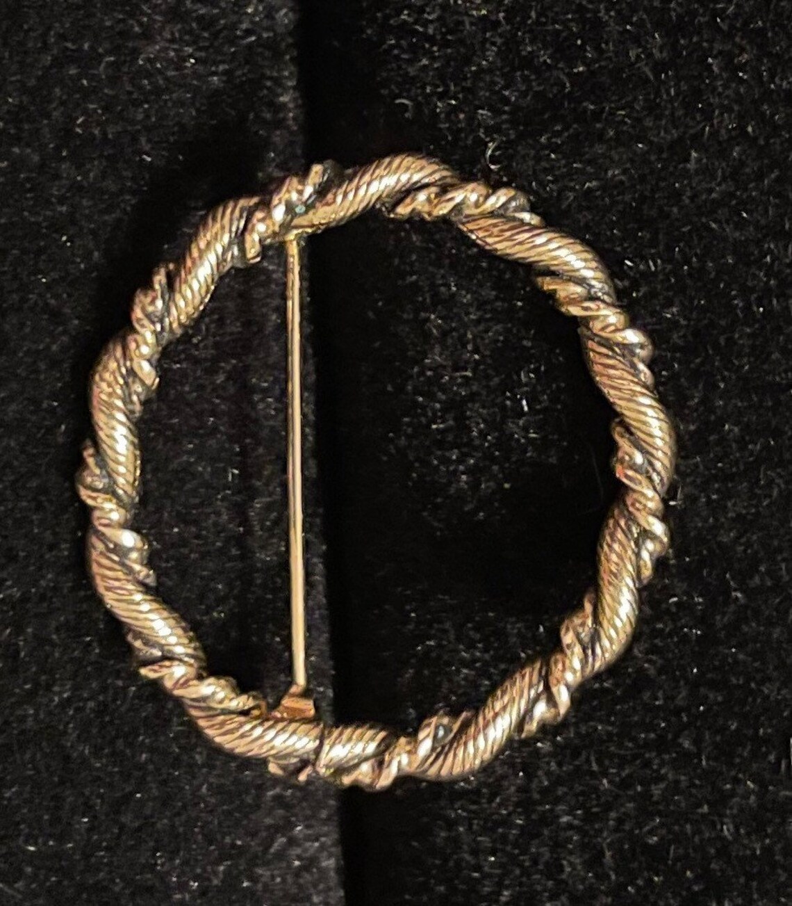 Circle Brooch Gold Tone Twisted Rope Pin - Etsy
