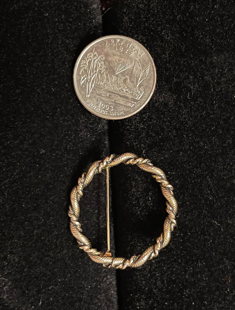 Circle Brooch Gold Tone Twisted Rope Pin - Etsy