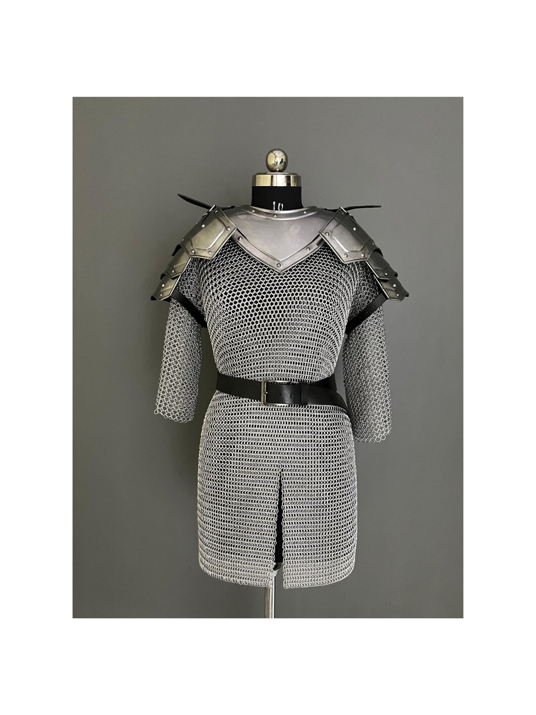 Knight Brave Female Armor, Gorget Pouldron Armor, Chaianmail Armor ...