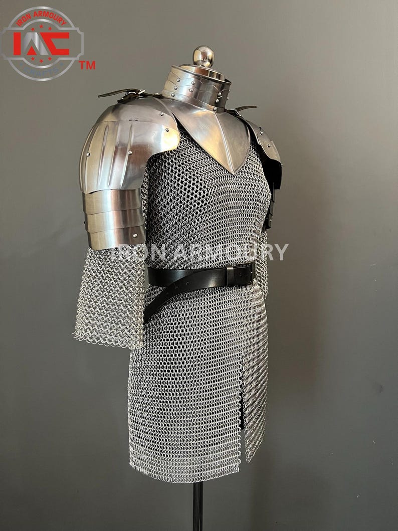Knight Brave Female Armor, Gorget Pouldron Armor, Chaianmail Armor ...