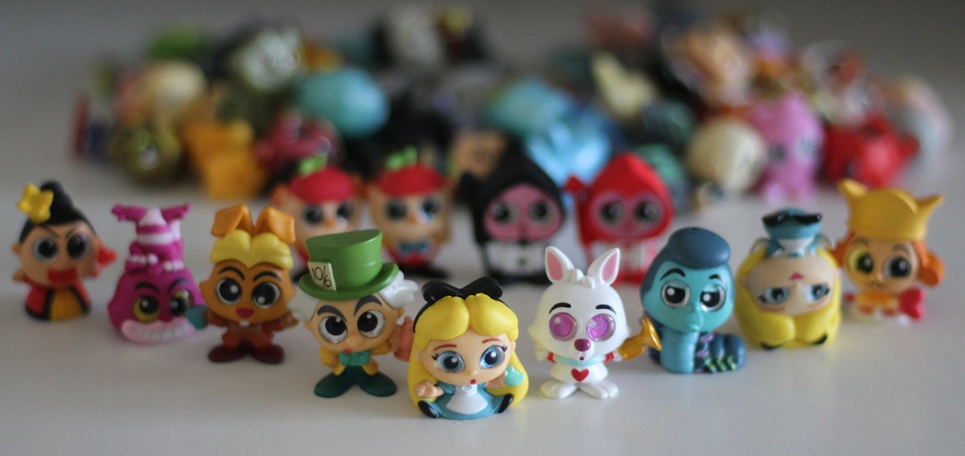 Disney Doorables Alice in Wonderland Keychains, Disney Keychain ...