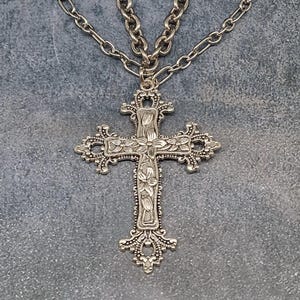 Midnight Confession - Gothic Vampire Cross Necklace - Chunky Chain ...