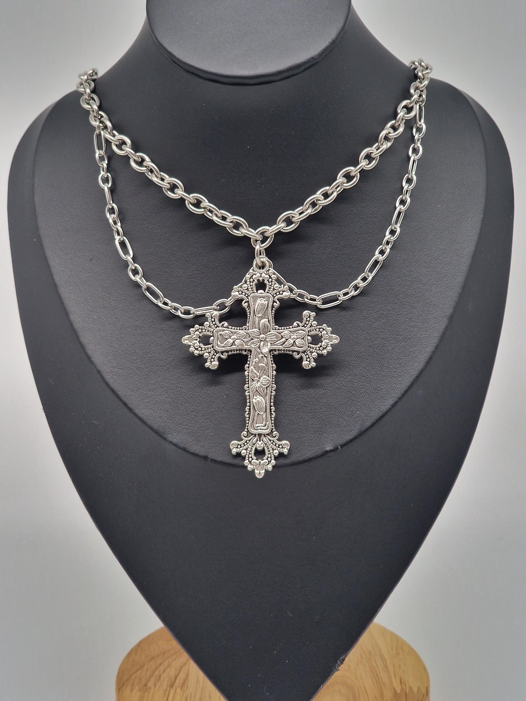 Midnight Confession - Gothic Vampire Cross Necklace - Chunky Chain ...