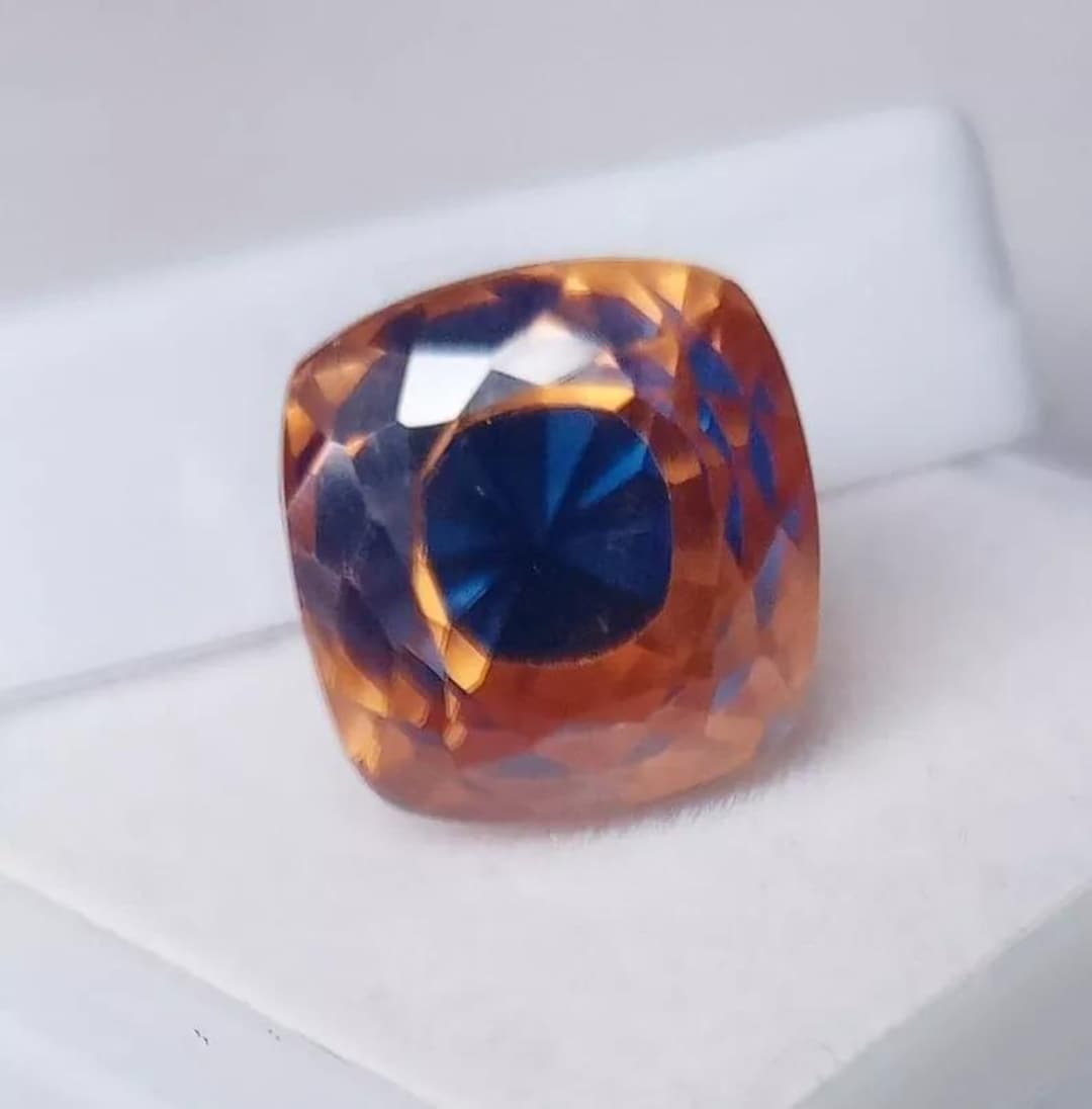Flawless Certified Ceylon Bi-color Pitambari Sapphire 21.10 Ct Cushion ...
