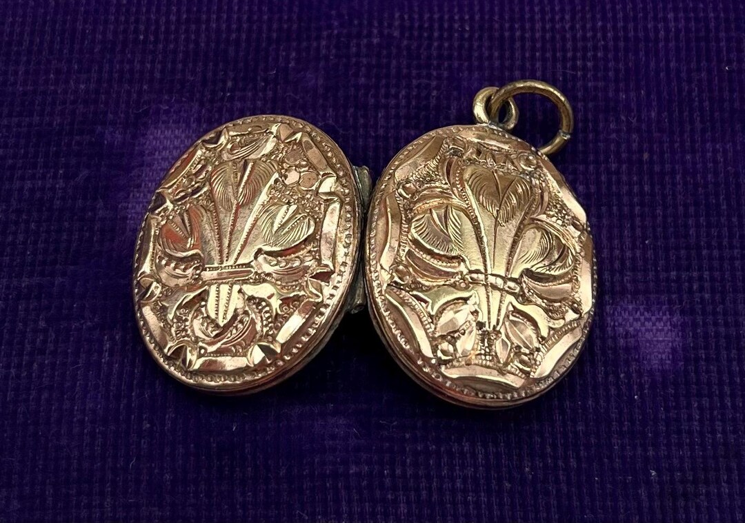 Antique Victorian Pinchbeck Locket Pendant With Repousse ‘fleur-de-lis ...
