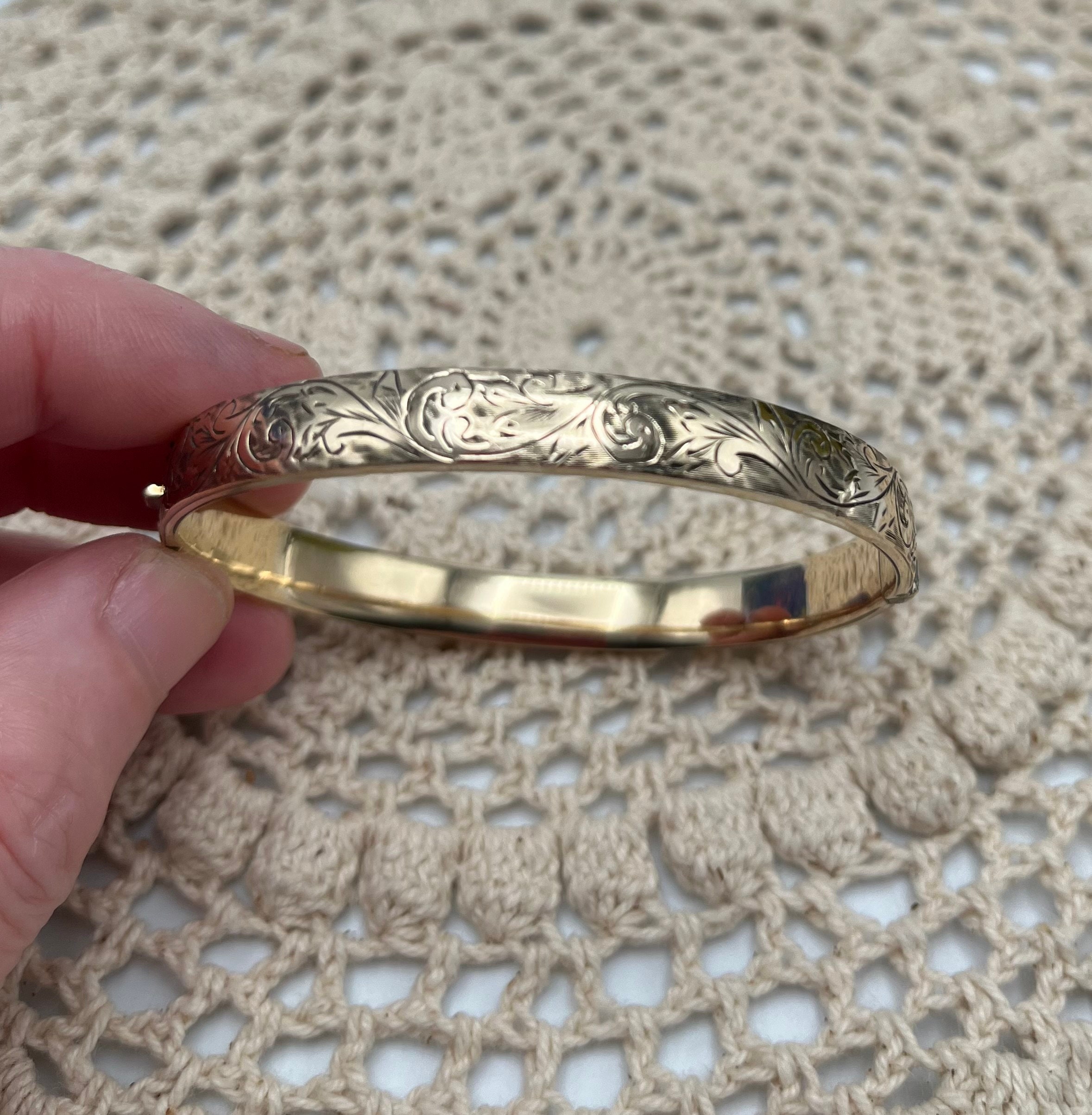 Vintage 9ct Gold Metal Core Hinged Engraved Bangle Lovely Vintage ...