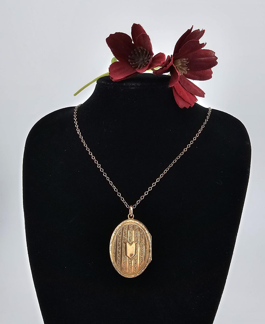 Antique Pinchbeck Oval Locket Necklace – Engraved Shield Design ...