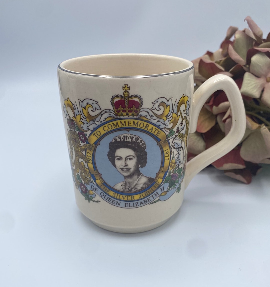 Vintage Queen Elizabeth II Silver Jubilee 1977 Commemorative Cup/mug ...