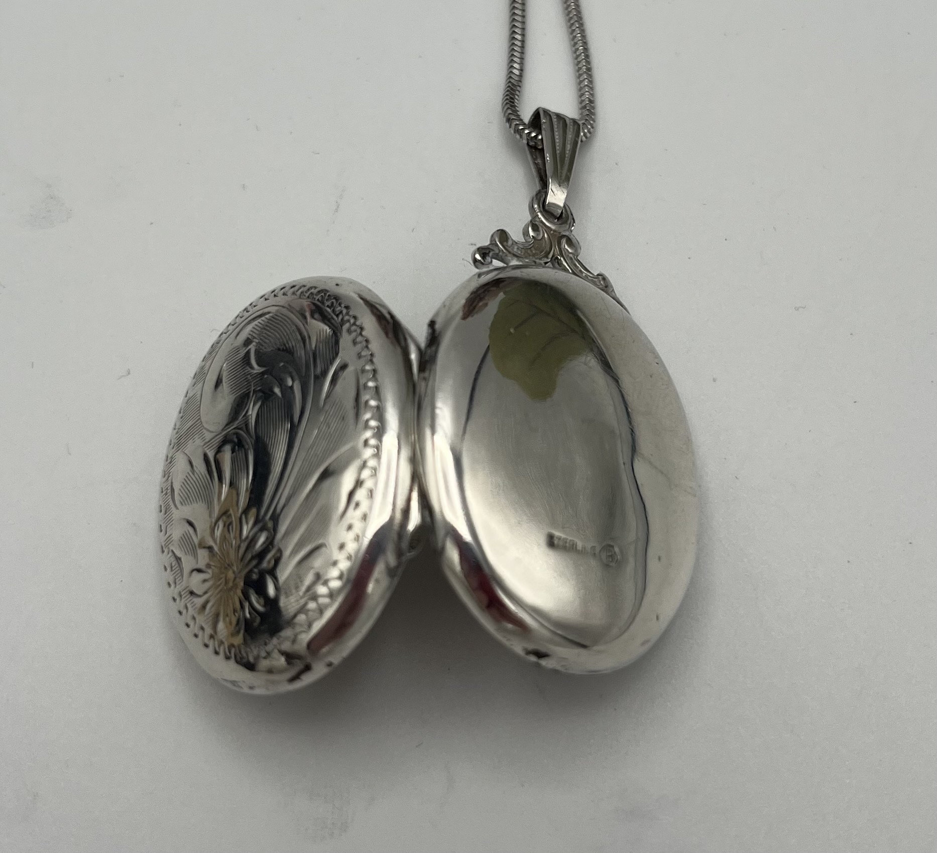 Vintage Silver Locket And Chain at Angela Link blog