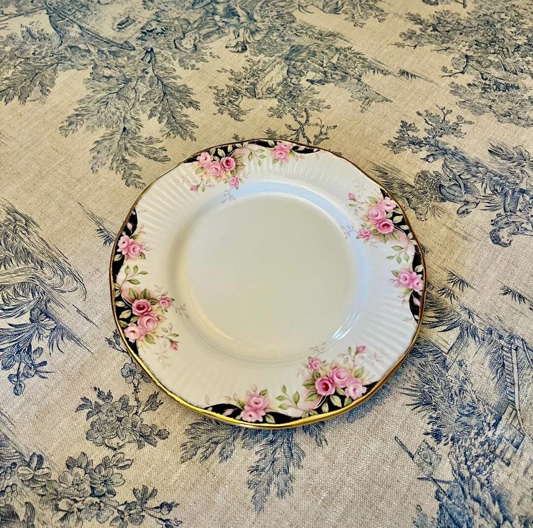 Crownford Staffordshire Queen's Midnight Rose England, Floral Lunch ...