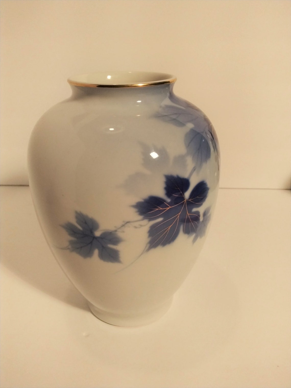 Vintage Fukagawa Grapes and Leaves Vase - 1930s Mark? - Etsy