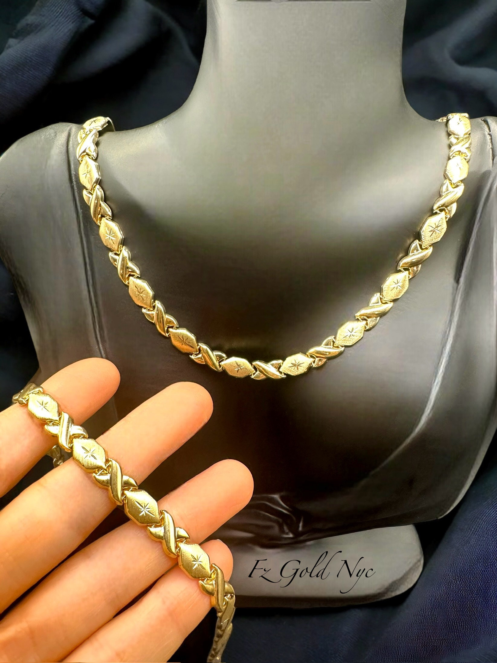 Hugs and kisses necklace store