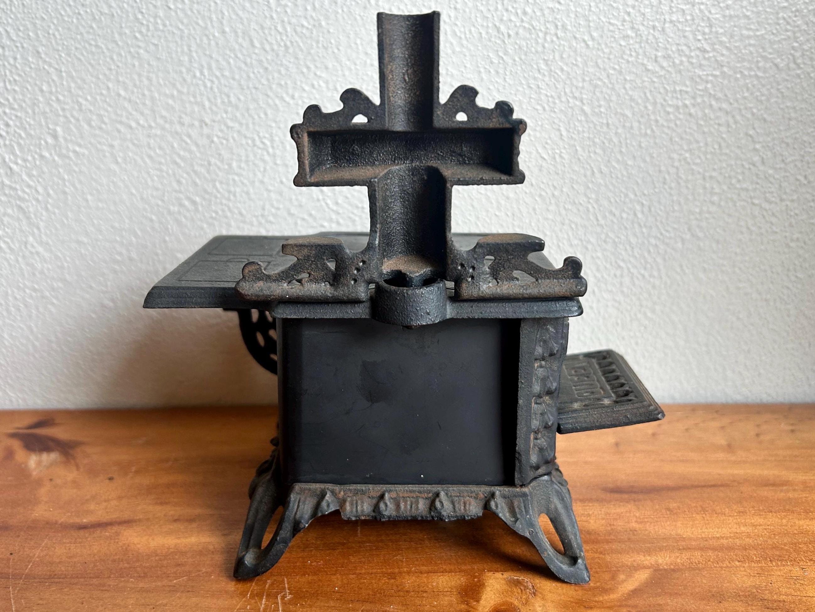 Vintage Miniature Cast Iron Stove, Salesman Model, Dollhouse Furniture ...