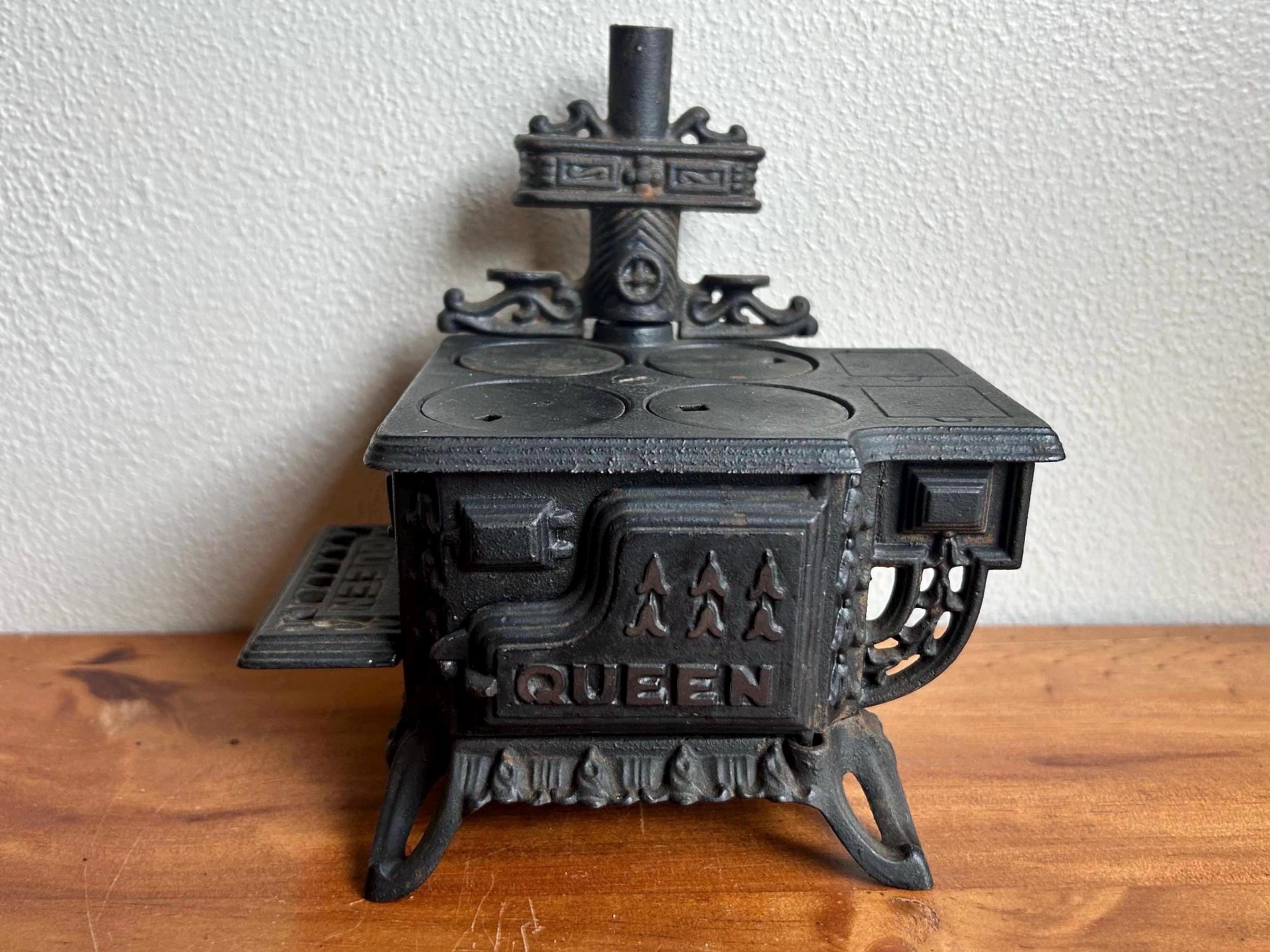 Vintage Miniature Cast Iron Stove, Salesman Model, Dollhouse Furniture ...