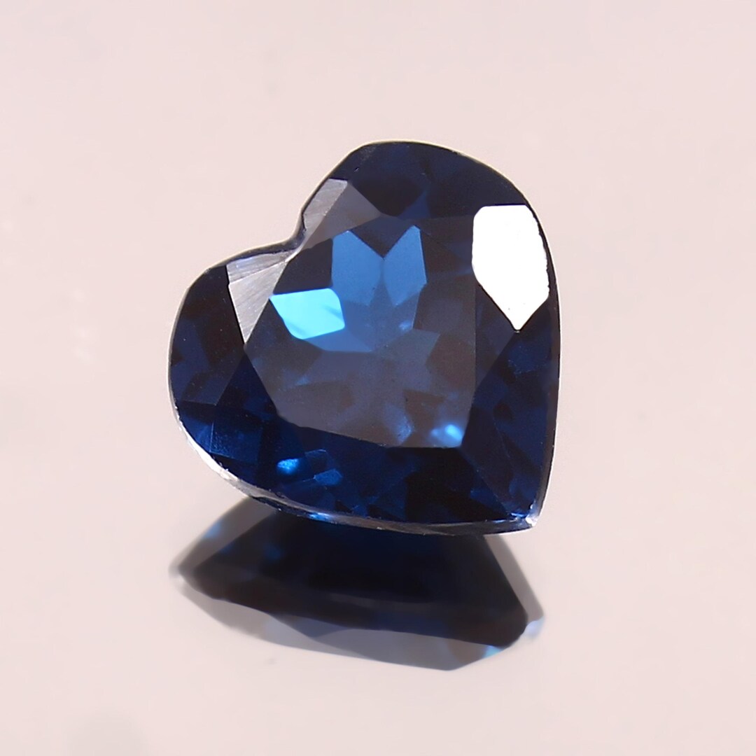 Lab Crated Blue Sapphire Cut Heart Gemstone Cut Transparent Sapphire ...