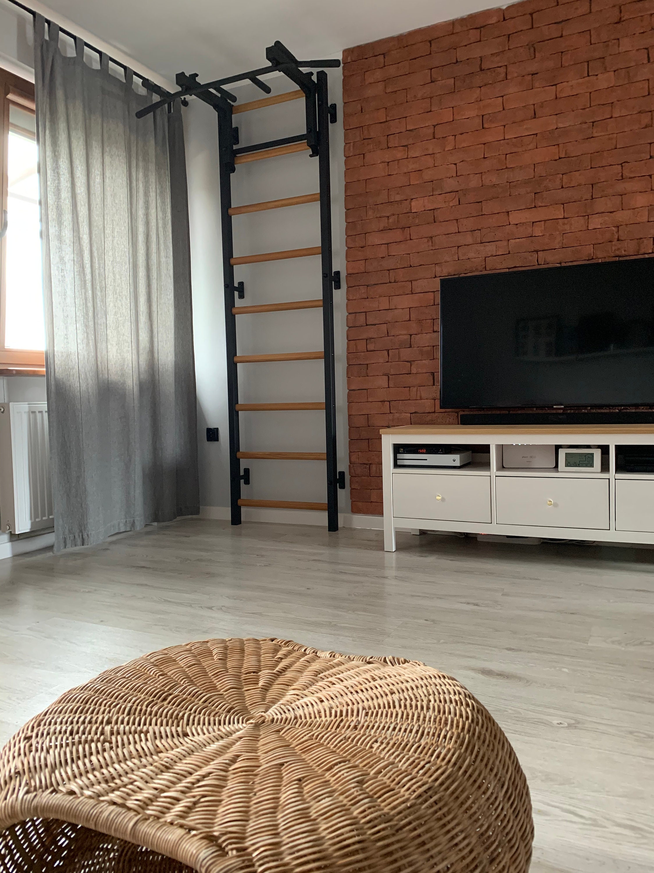 Benchk Wall Bars With a Convertible Steel 6-grip Pull-up Bar Used as a ...