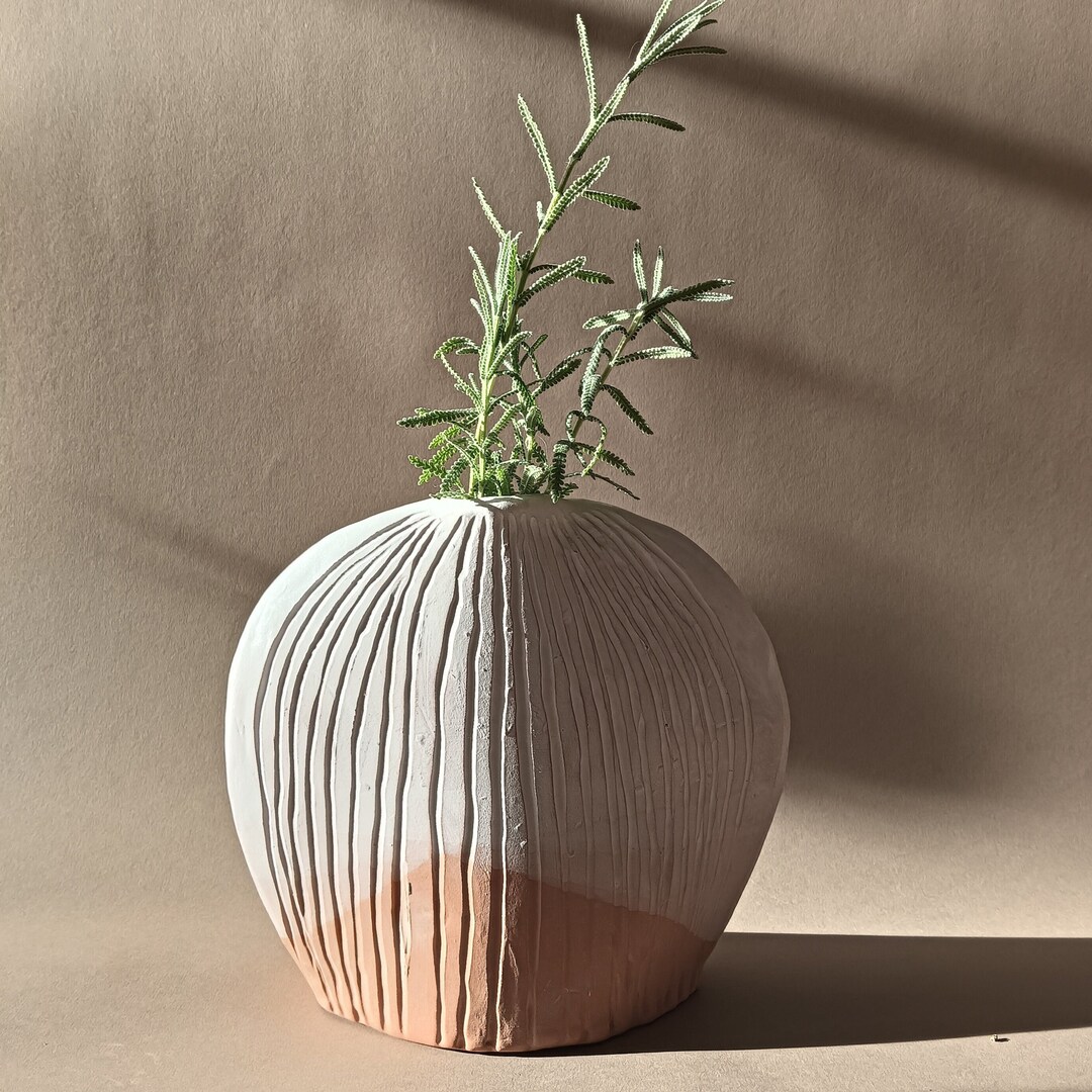 Vaso scultura, vaso opaco, vaso crema con rilievo, vaso elegante, vaso wabi kusa, vaso scultura ...