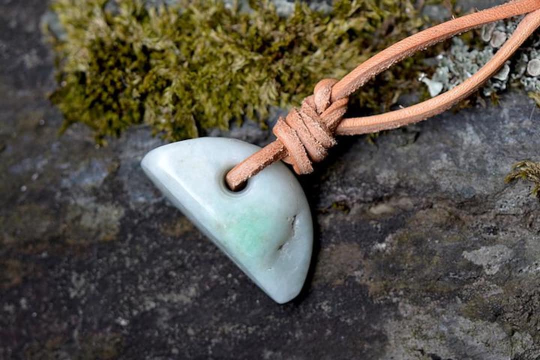 Itoigawa JADEITE Jade MAGATAMA | Half Moon Shape | Jyomon | Green&white ...