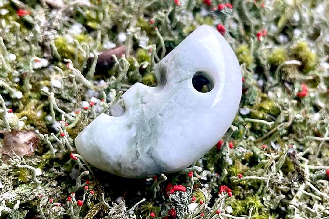 Itoigawa JADEITE Jade MAGATAMA Animal Shape Milky White&light Green ...